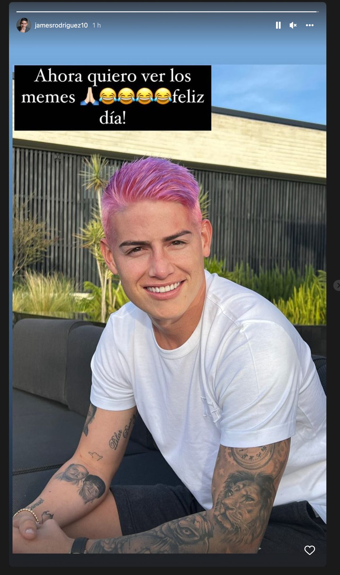 A James no le importaron los memes y se hizo atrevido cambio de look ...