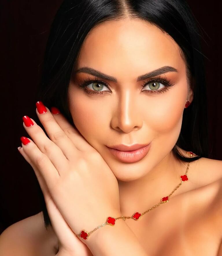 Pelea de Laura González y Karina García es por Juan Esteban Carachito Domínguez – Publimetro ...