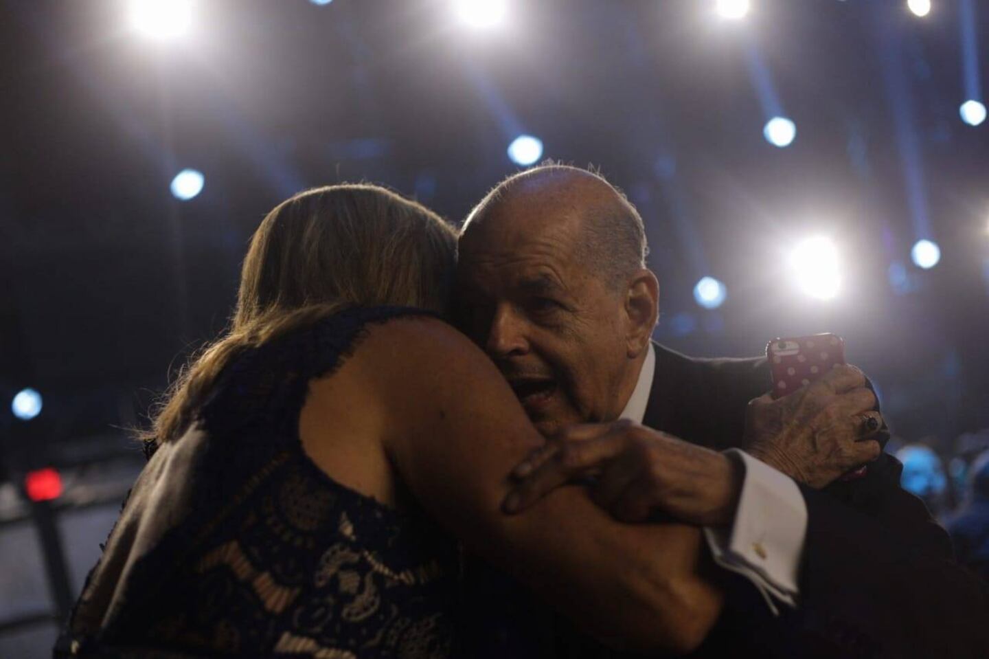 Así fue el recibimiento de Raimundo Angulo en Rumbo a Miss Universo ...